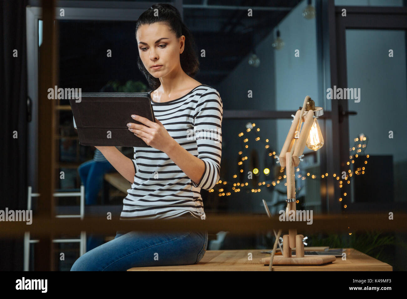 Woman using tablet idea hi-res stock photography and images - Alamy