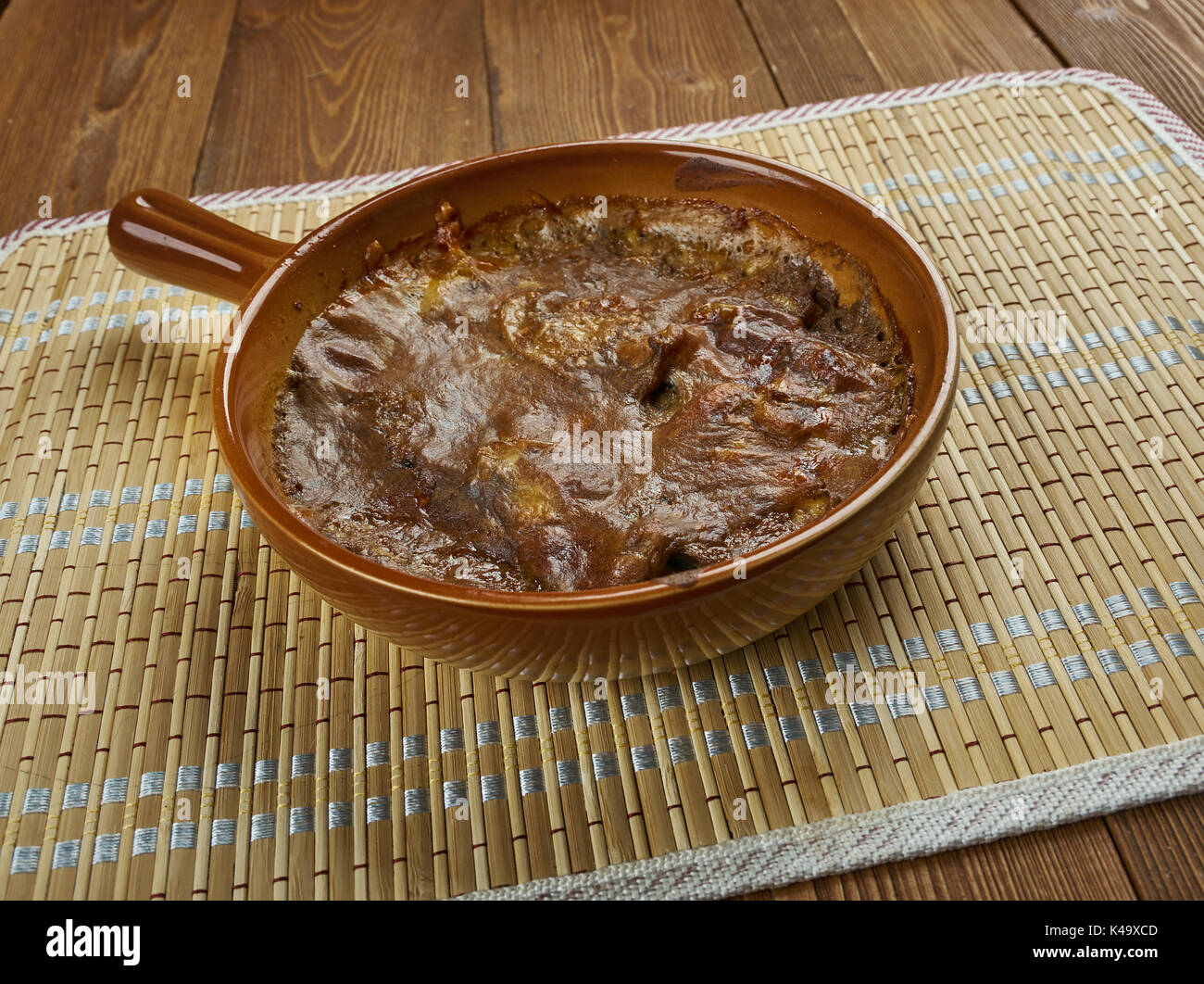 Guvechte mantar - Turkish gyuvech with mushrooms Stock Photo - Alamy