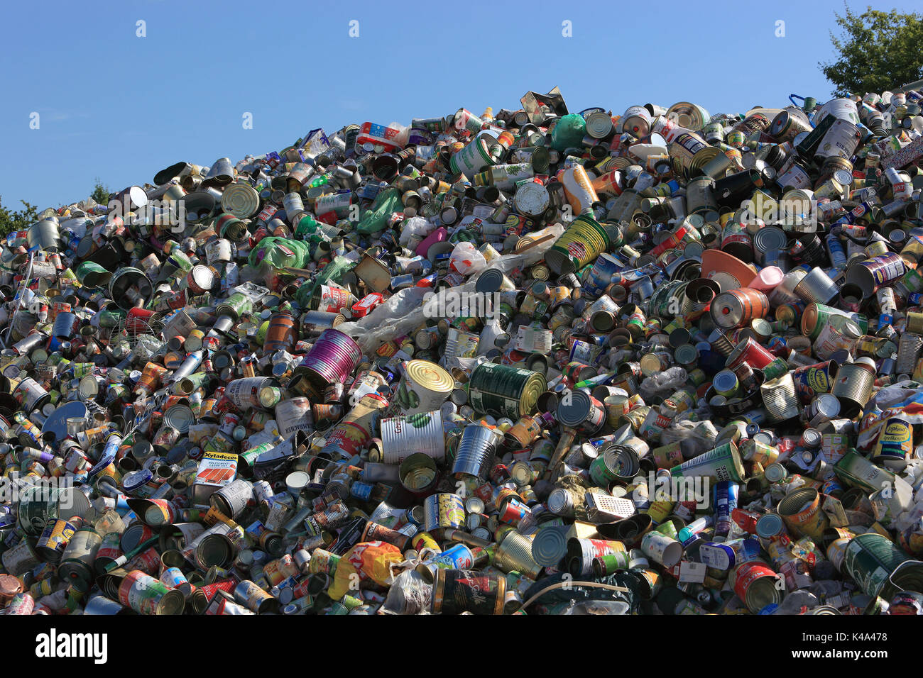 Waste industry, stock to the recycling, drinks cans, tin plate ...