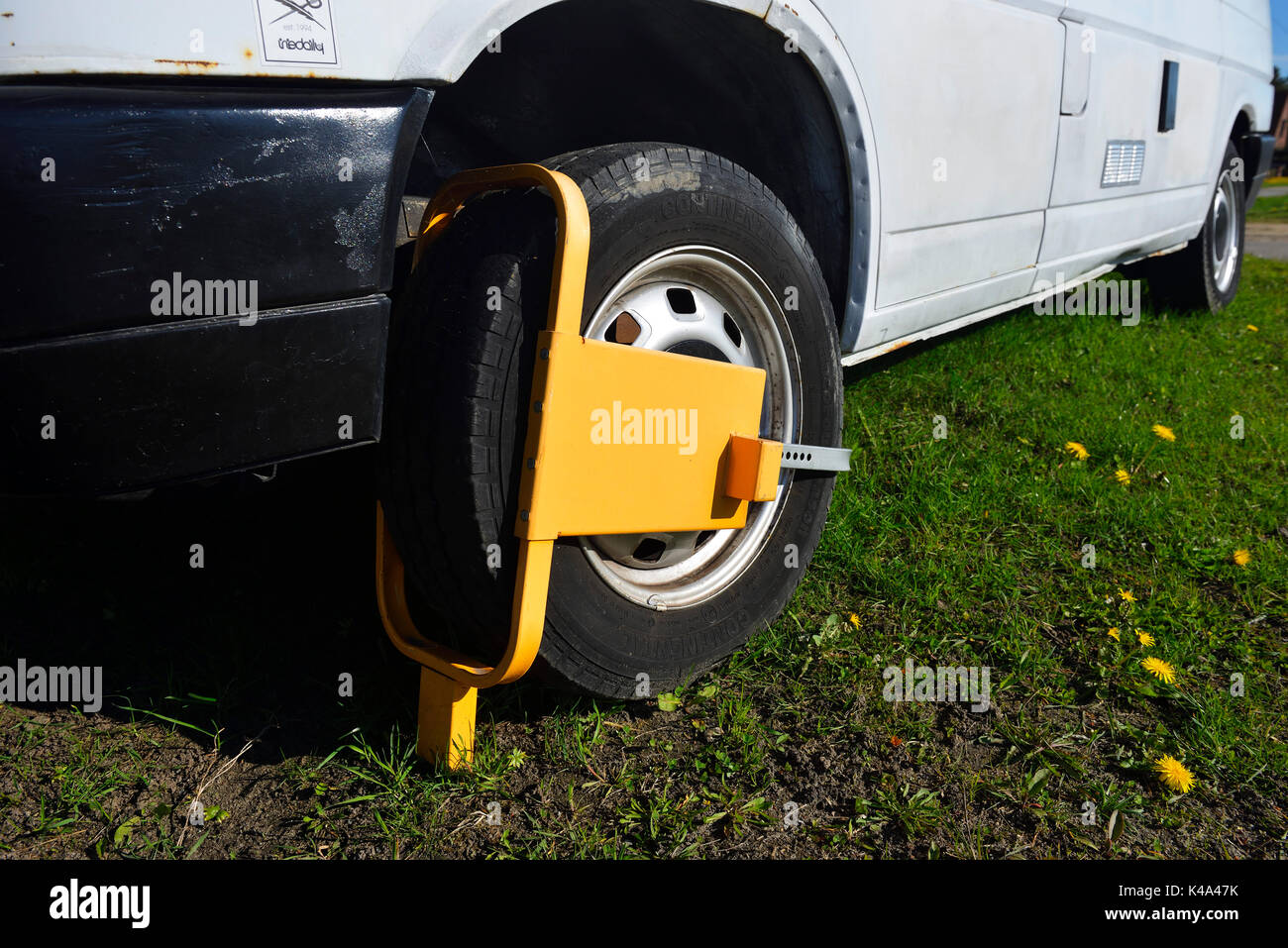 Image of a wheel clamp hi-res stock photography and images - Alamy