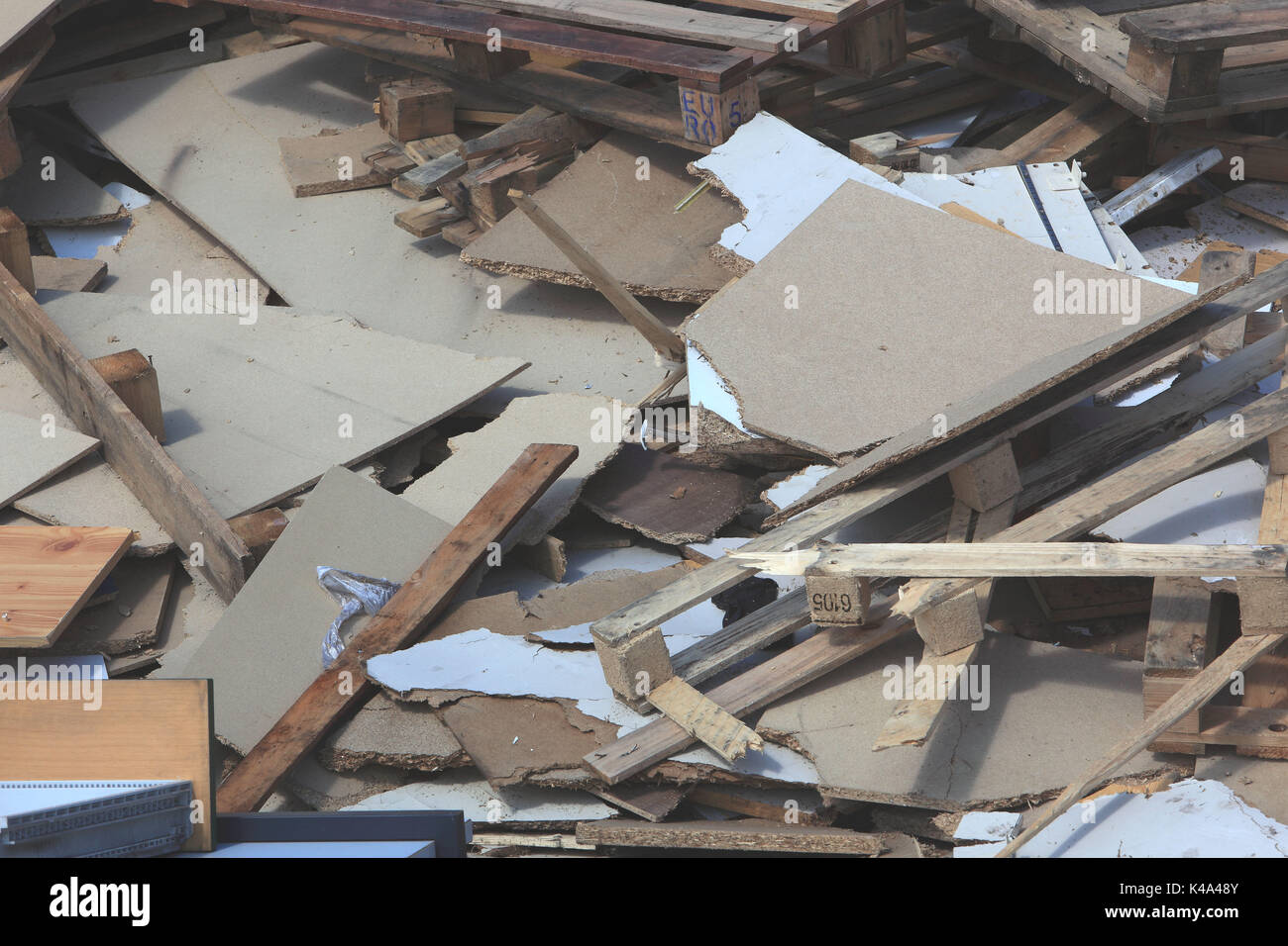 Rubbish, ignitable waste wood and chip records, in a disposal company ...