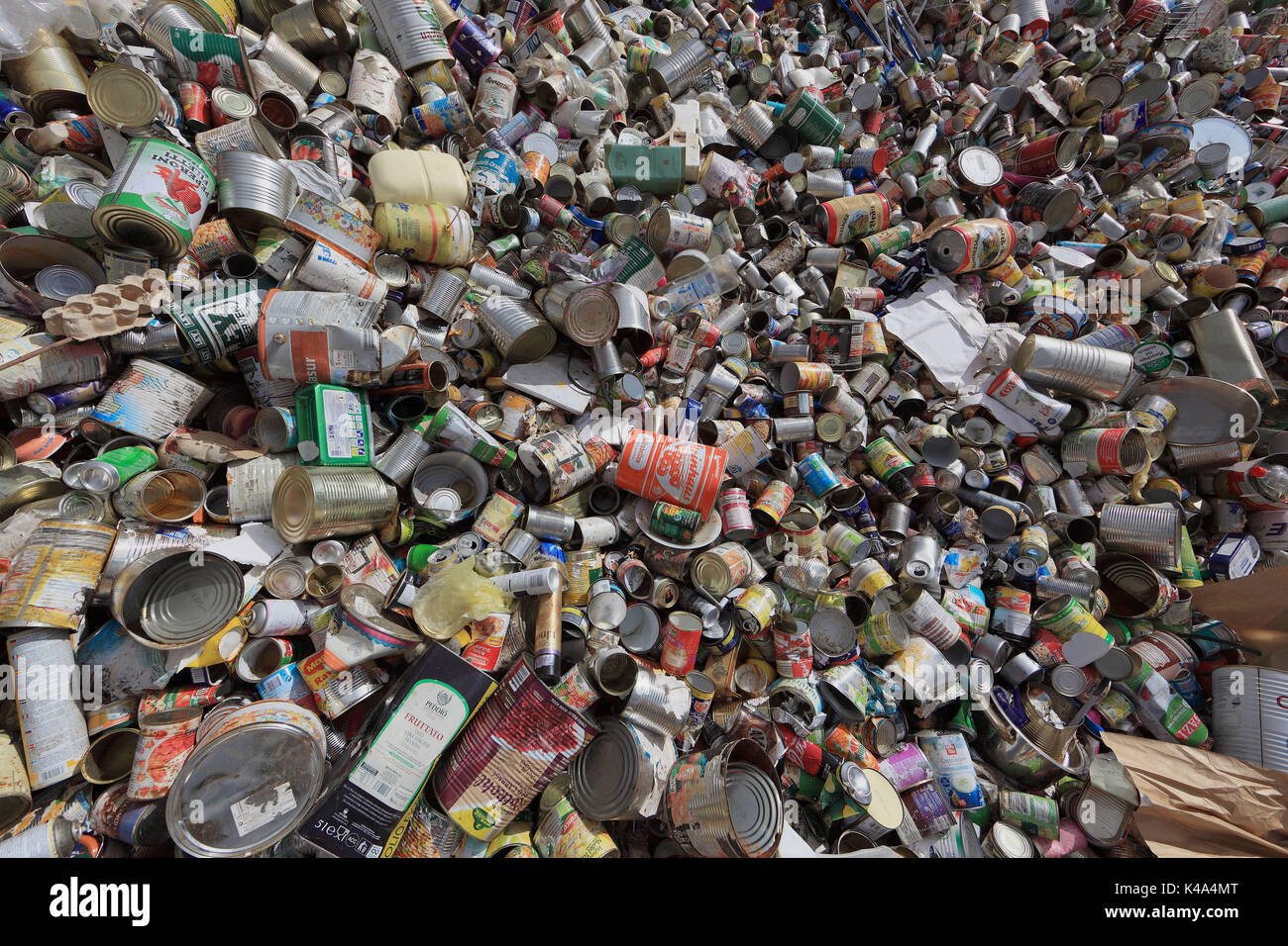 Waste industry, stock to the recycling, drinks cans, tin plate ...