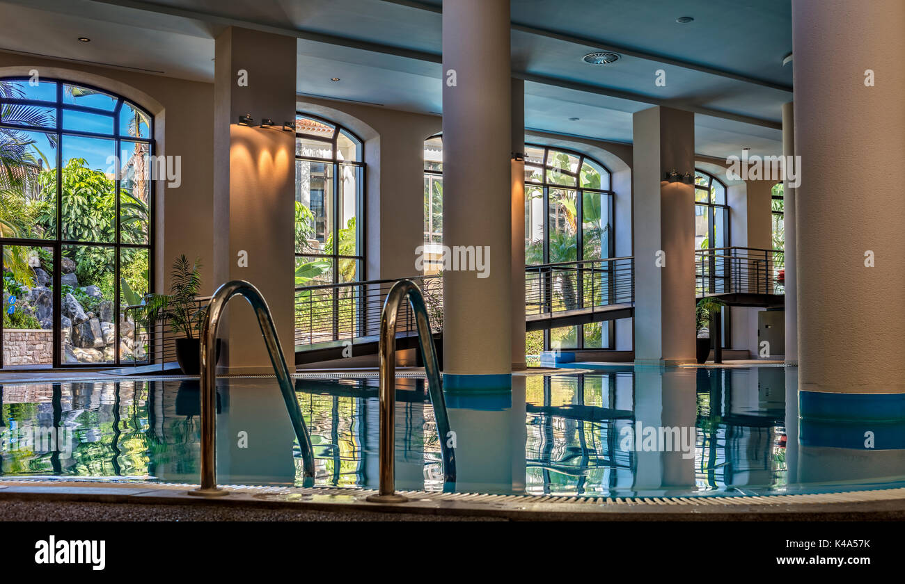 Swimming pool publicly hi-res stock photography and images - Alamy