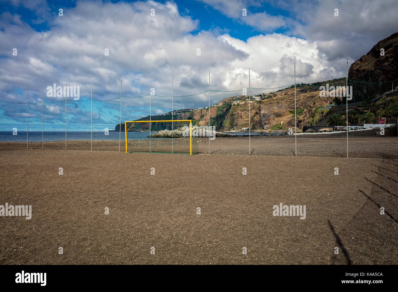 Football practice on beach hi-res stock photography and images - Alamy