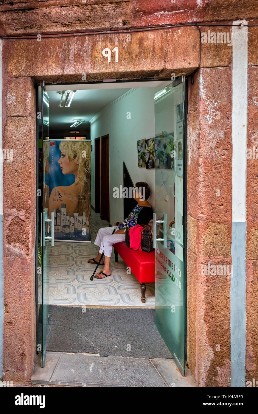 Friseur stylist friseur friseur hi-res stock photography and images - Alamy