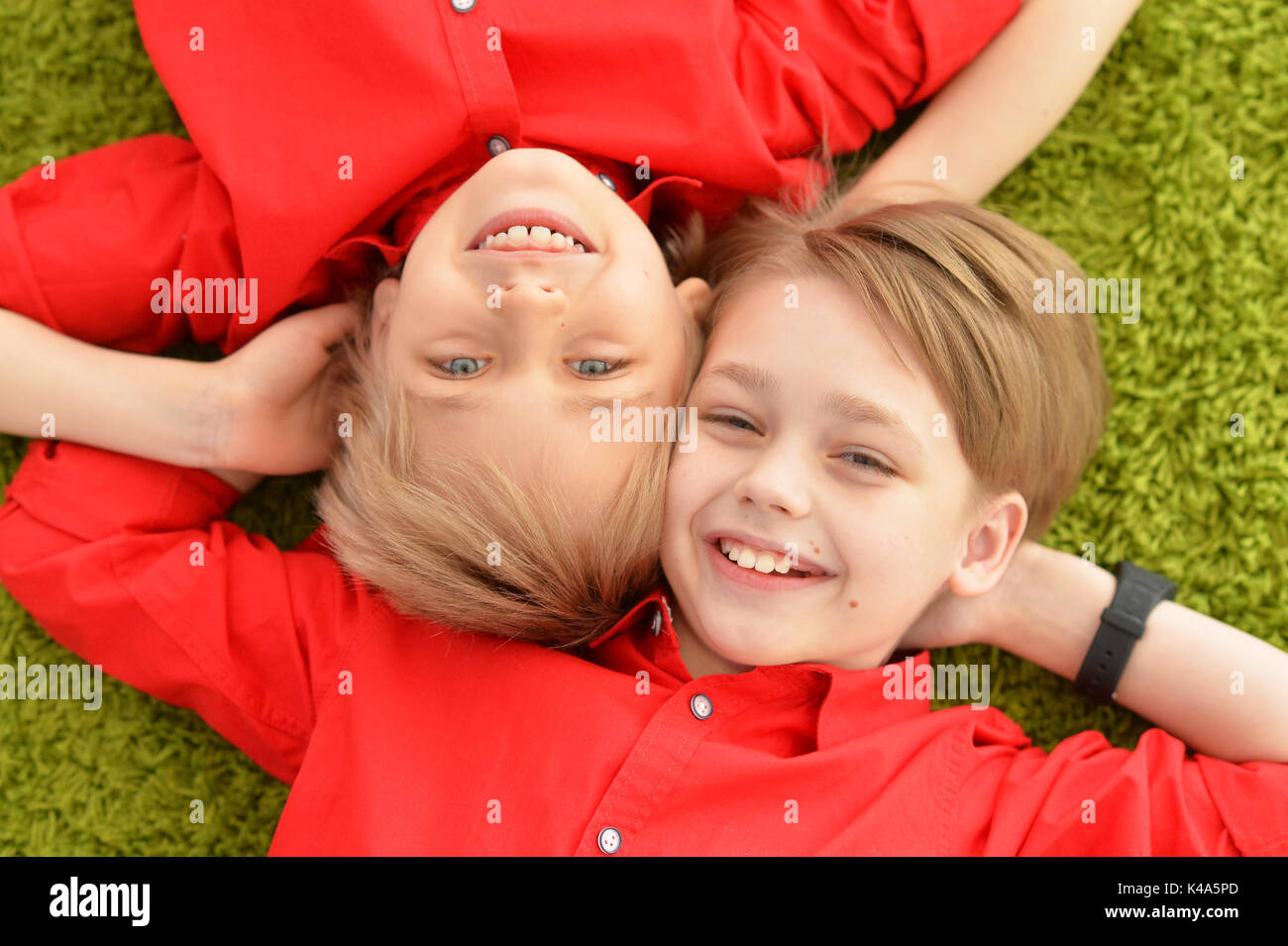 Smiling boys hi-res stock photography and images - Alamy