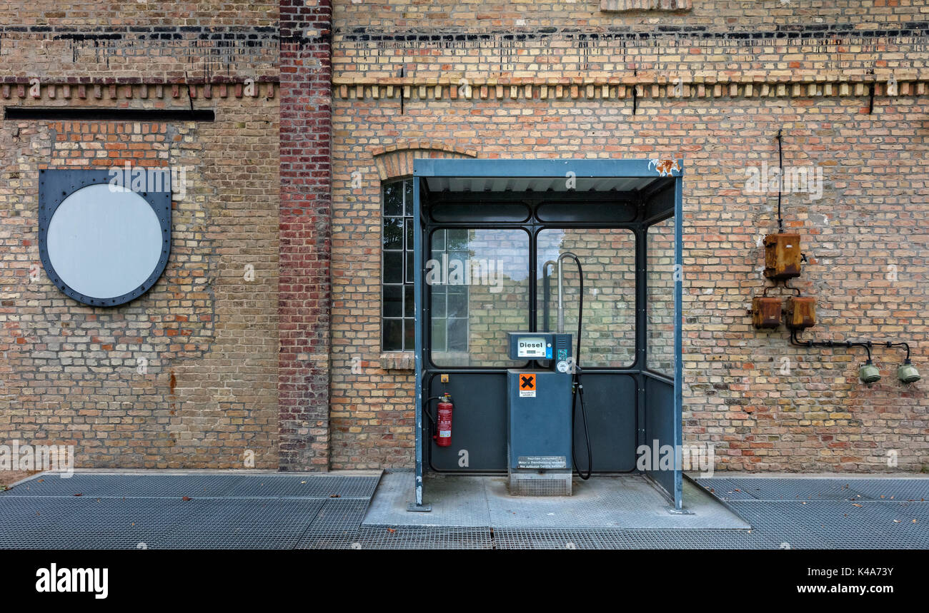 Tanklager hi-res stock photography and images - Alamy