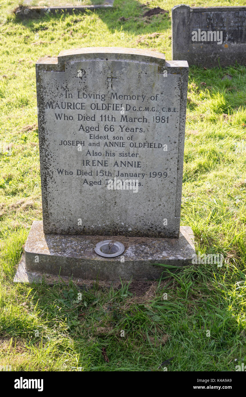 Grave of Sir Maurice Oldfield, former head of SIS and MI6 Stock Photo ...