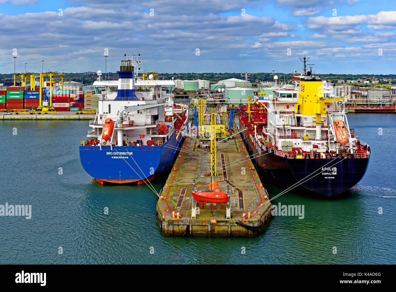 Ships and cranes on jetty hi-res stock photography and images - Alamy