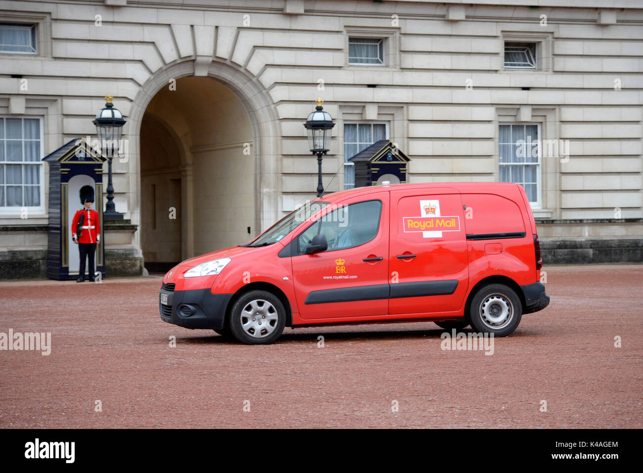 British post office van hi-res stock photography and images - Alamy