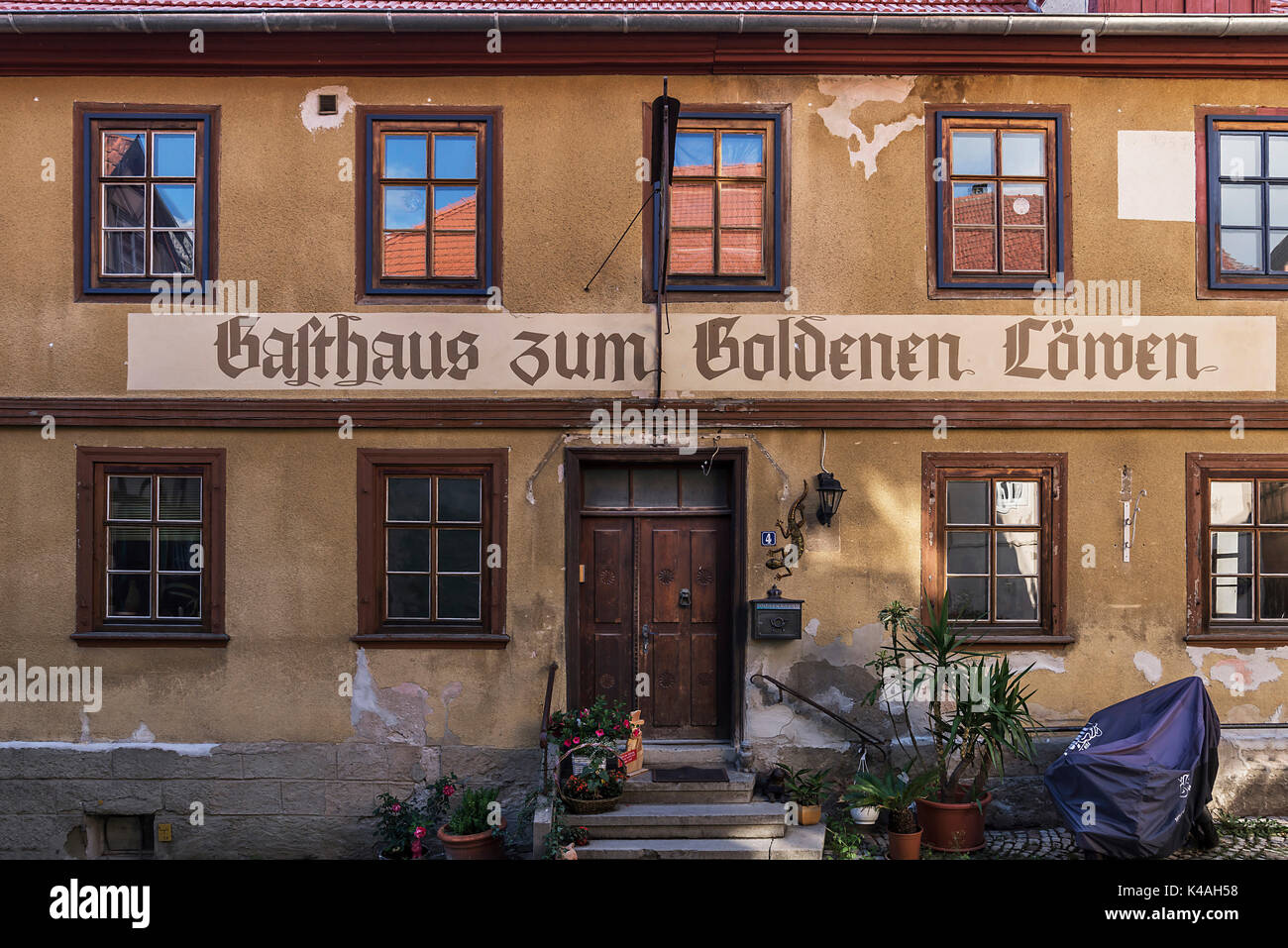 Zum goldenen löwen hi-res stock photography and images - Alamy