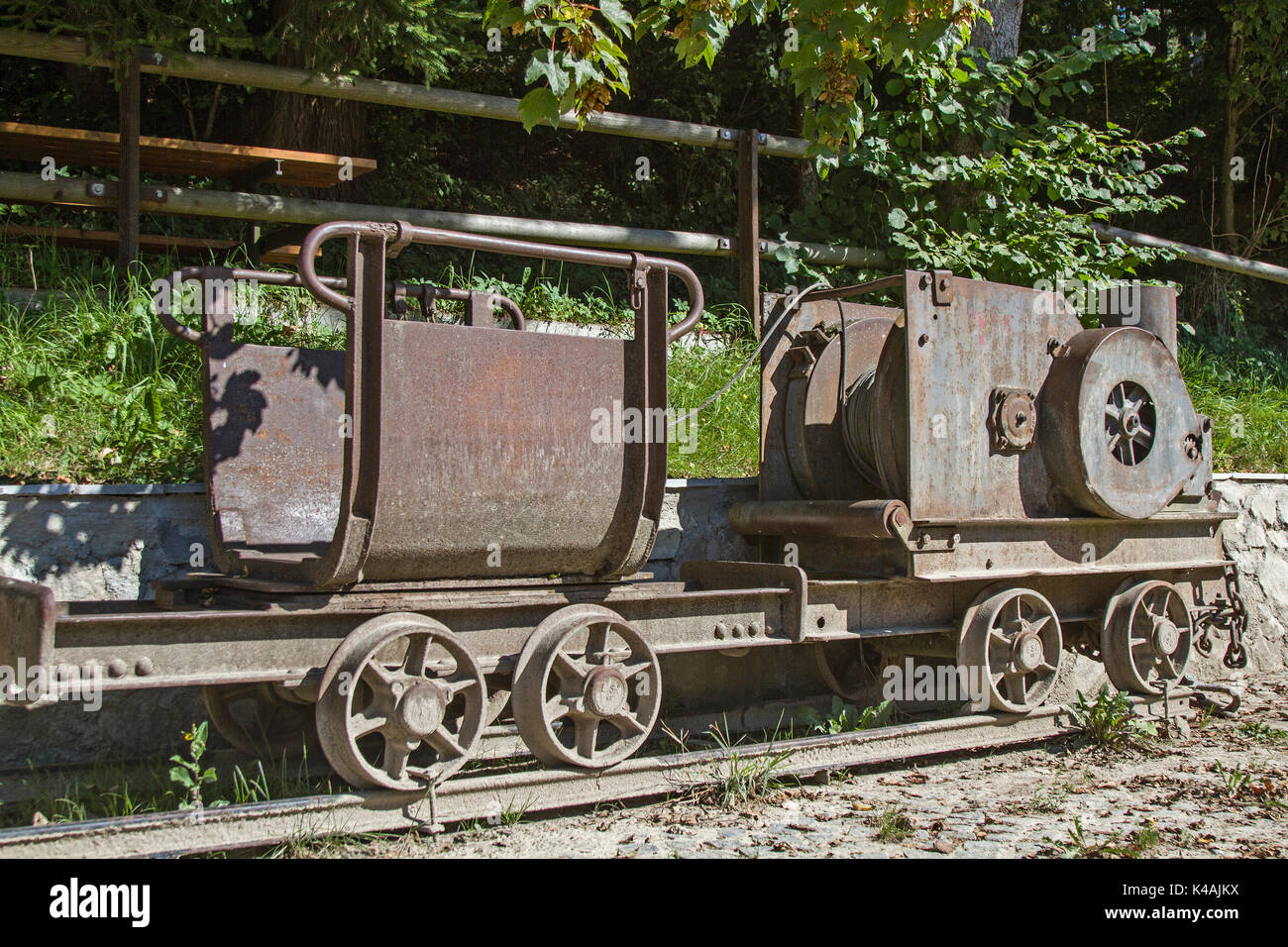 A Minecart Is A Rail Car, Which Is Mainly Used For Transporting Bulk Or ...