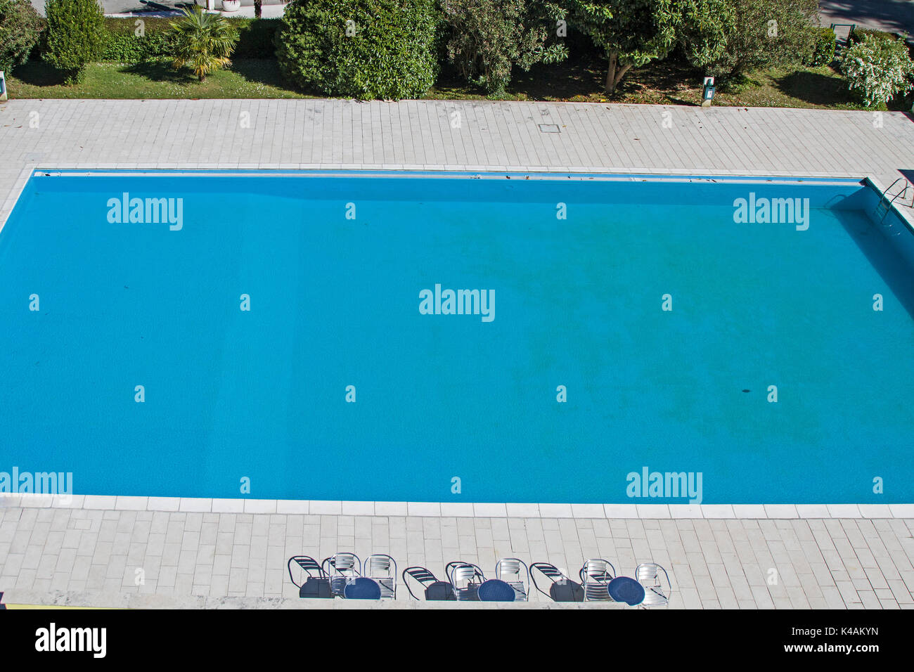 Visitors to the outdoor pool hi-res stock photography and images - Alamy