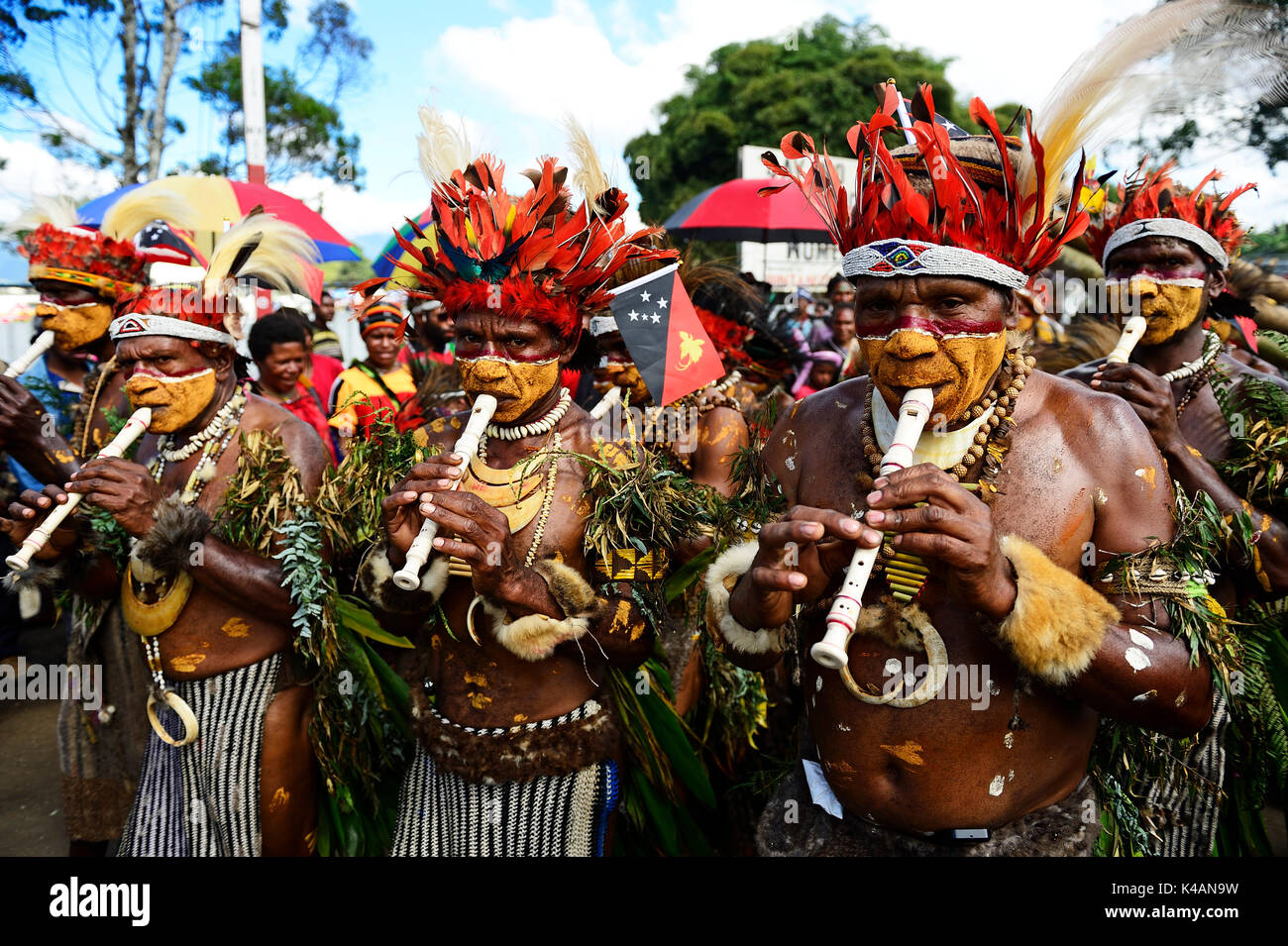 Traditional costume from papua hi-res stock photography and images - Alamy