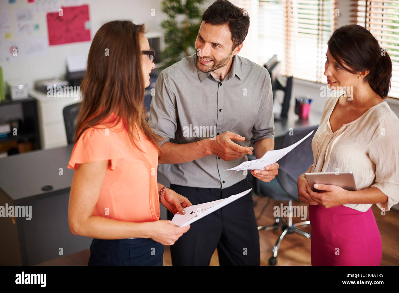 Important people boardroom hi-res stock photography and images - Alamy