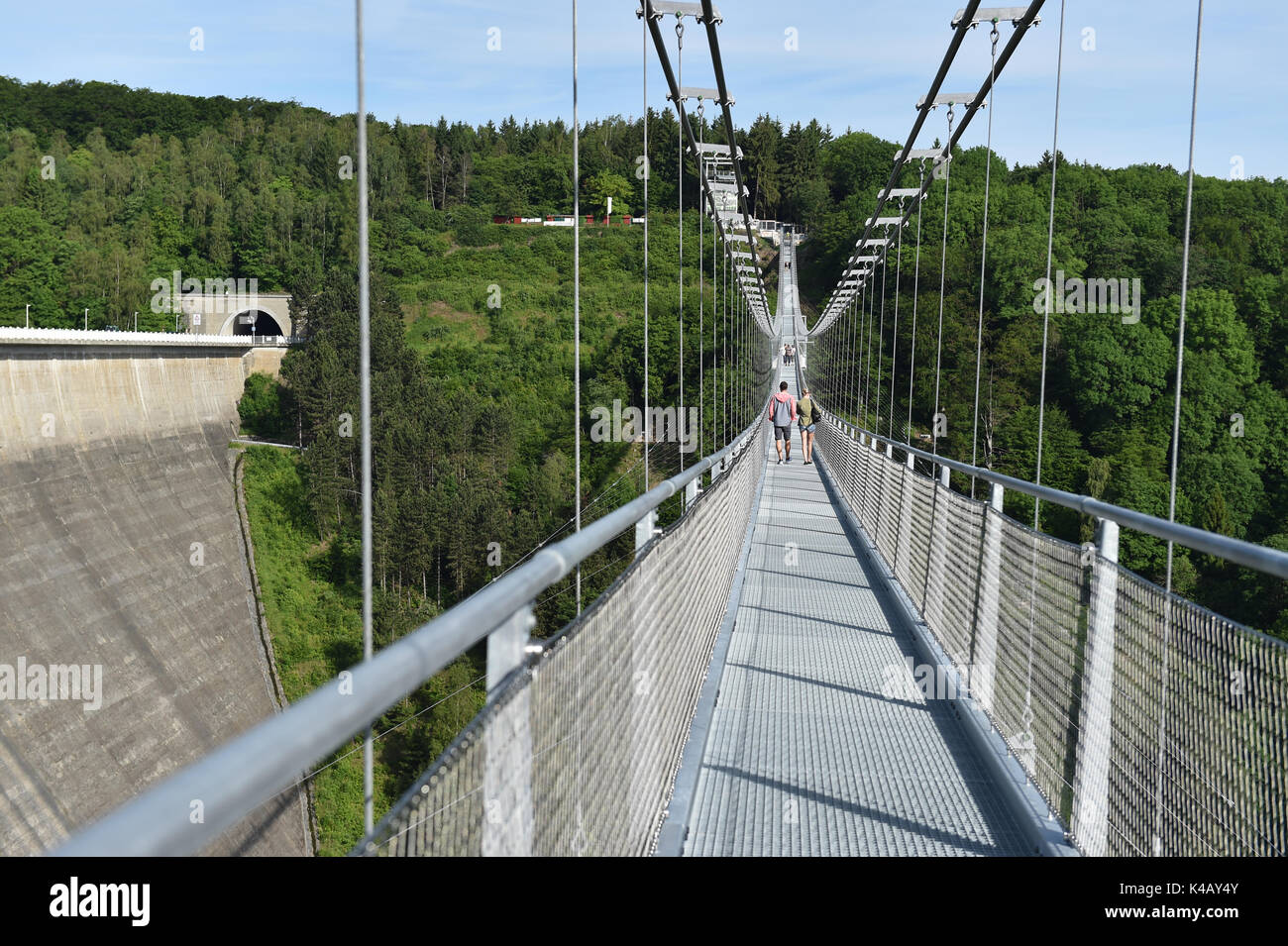 Cable hanging bridge hi-res stock photography and images - Alamy