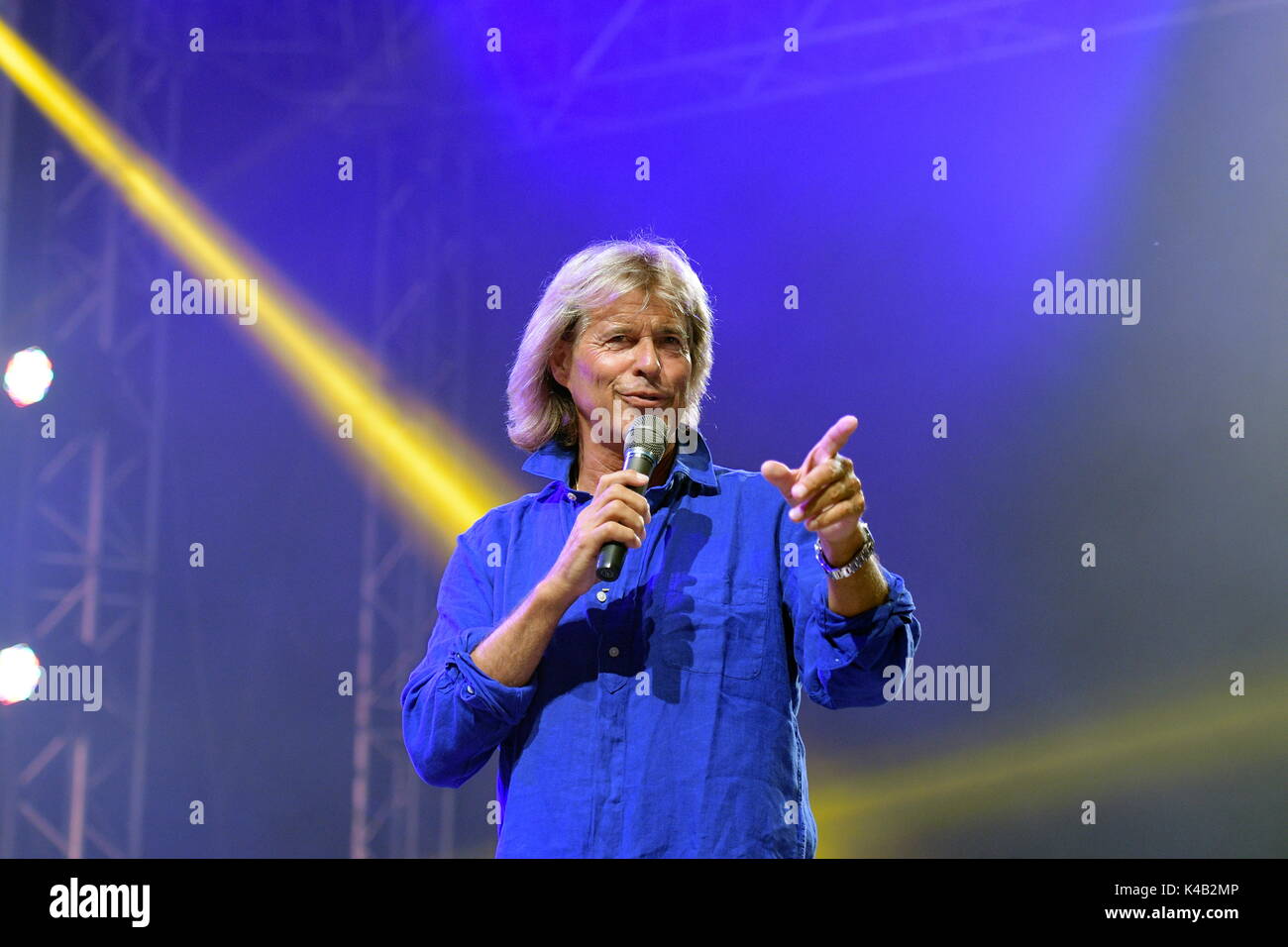 Hansi Hinterseer In Concert Stock Photo - Alamy