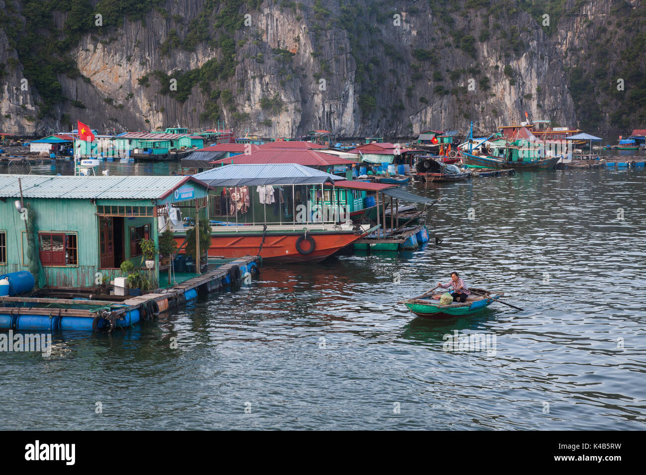 HAIPHONG, VIETNAM - AUGUST 2017: Floating village in Cat Ba islands ...