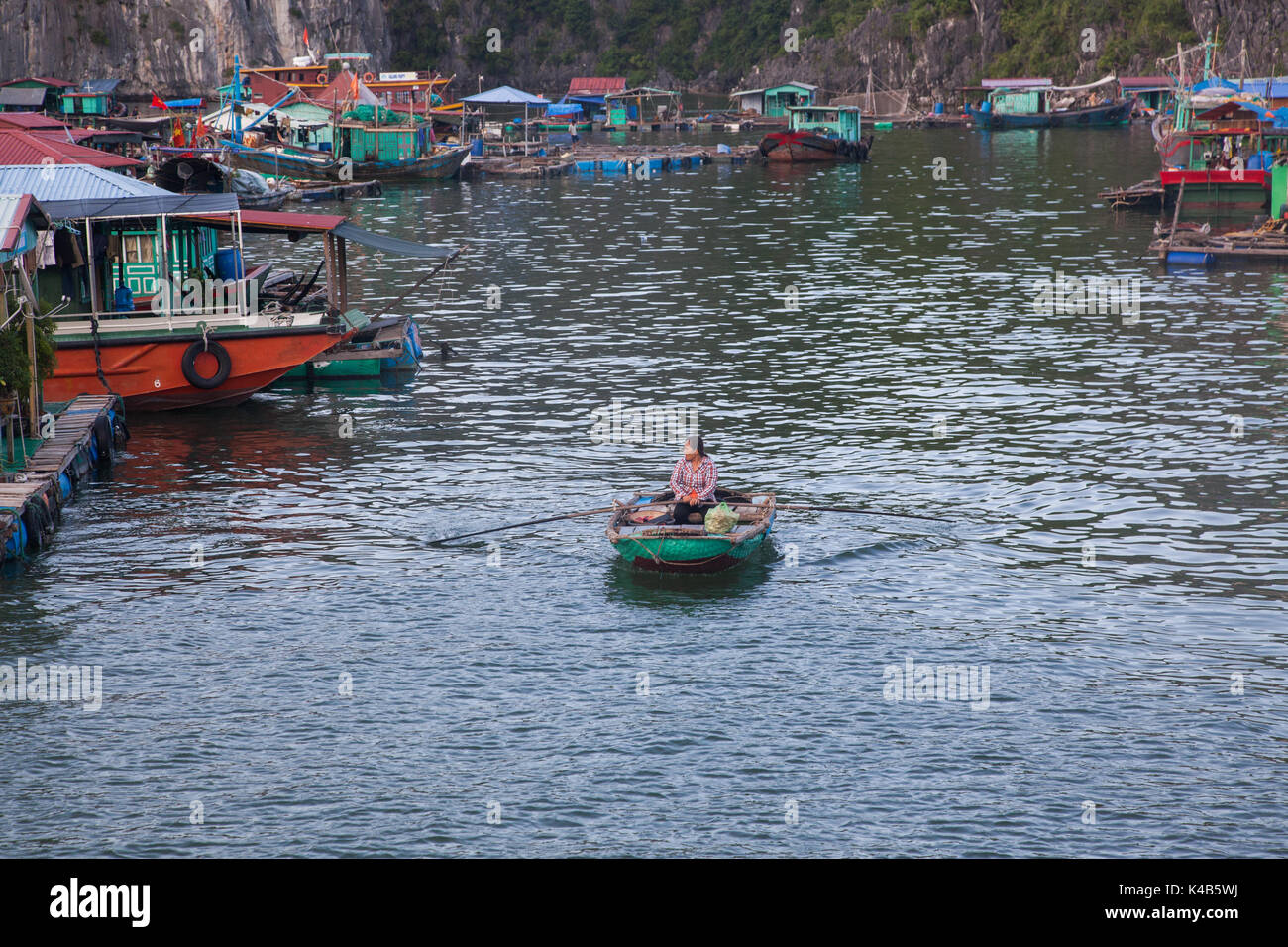 HAIPHONG, VIETNAM - AUGUST 2017: Floating village in Cat Ba islands ...