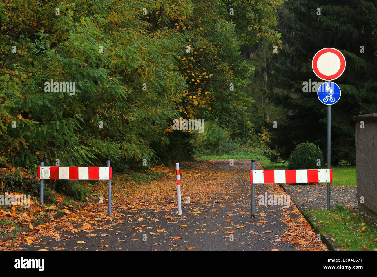 Footway cycleway hi-res stock photography and images - Alamy