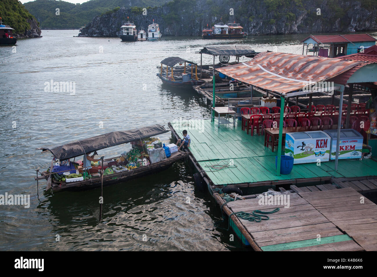 HAIPHONG, VIETNAM - AUGUST 2017: Floating village in Cat Ba islands ...