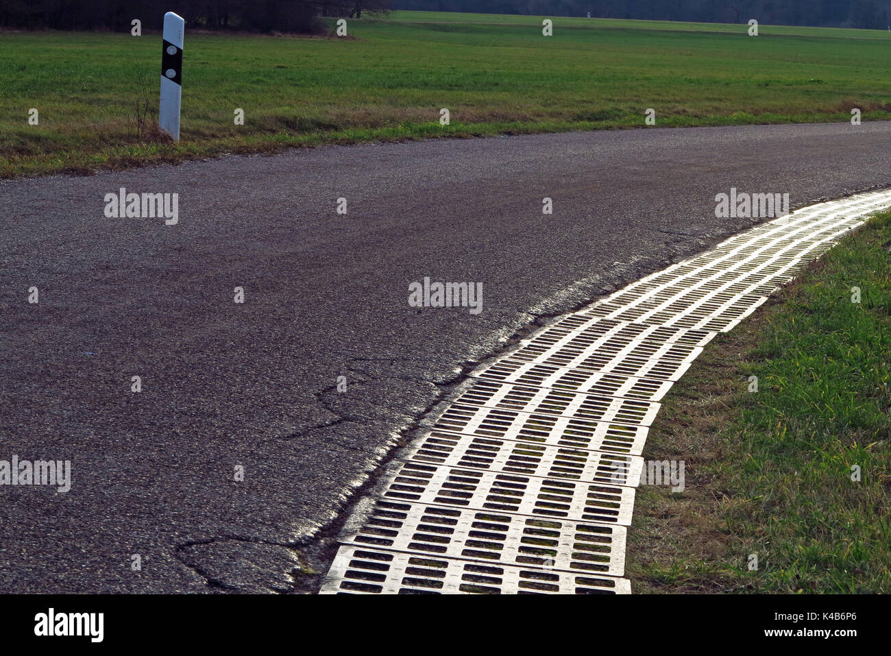 Bikes by roadside hi-res stock photography and images - Alamy