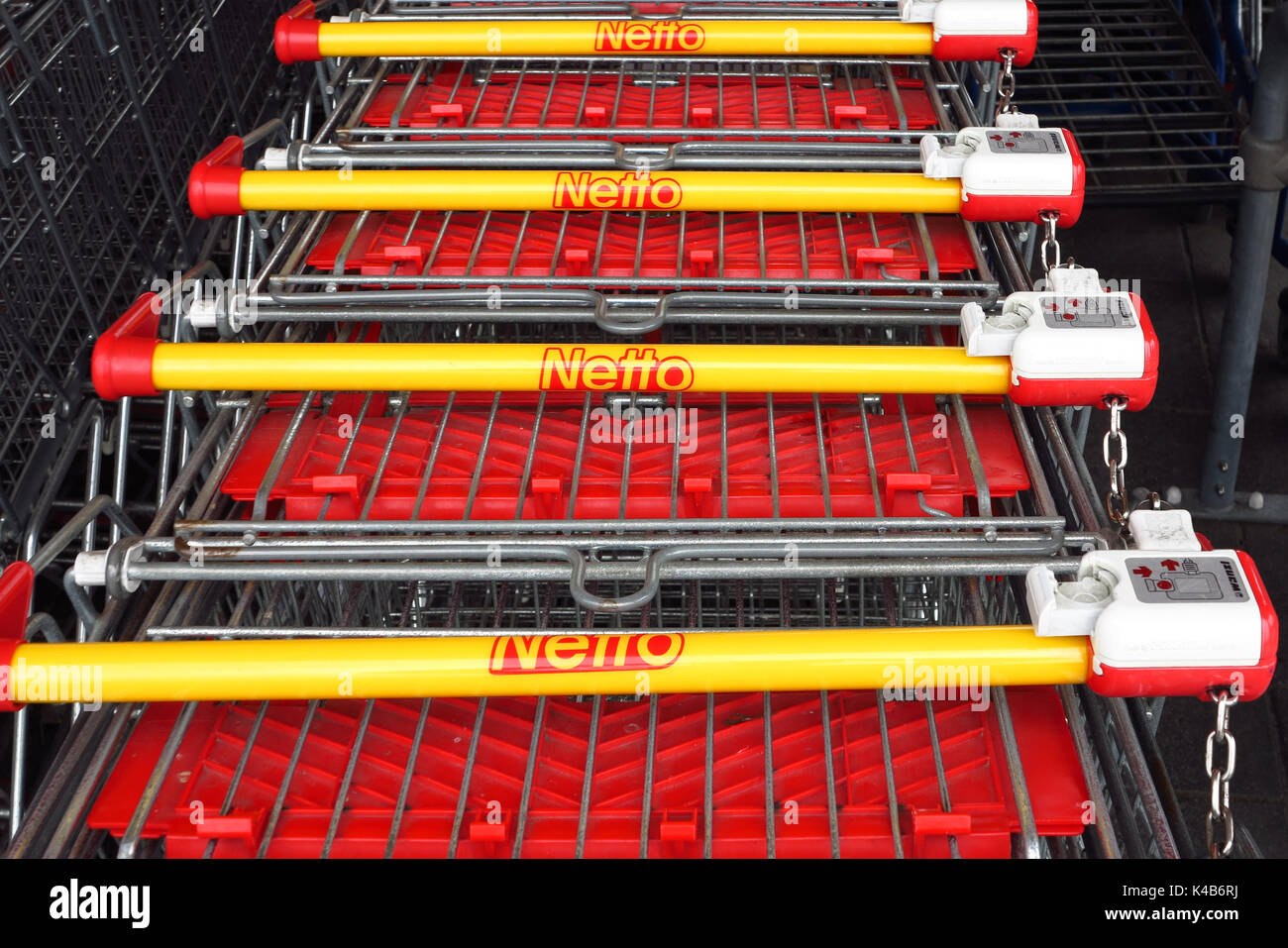 Carts cartwheels hi-res stock photography and images - Alamy