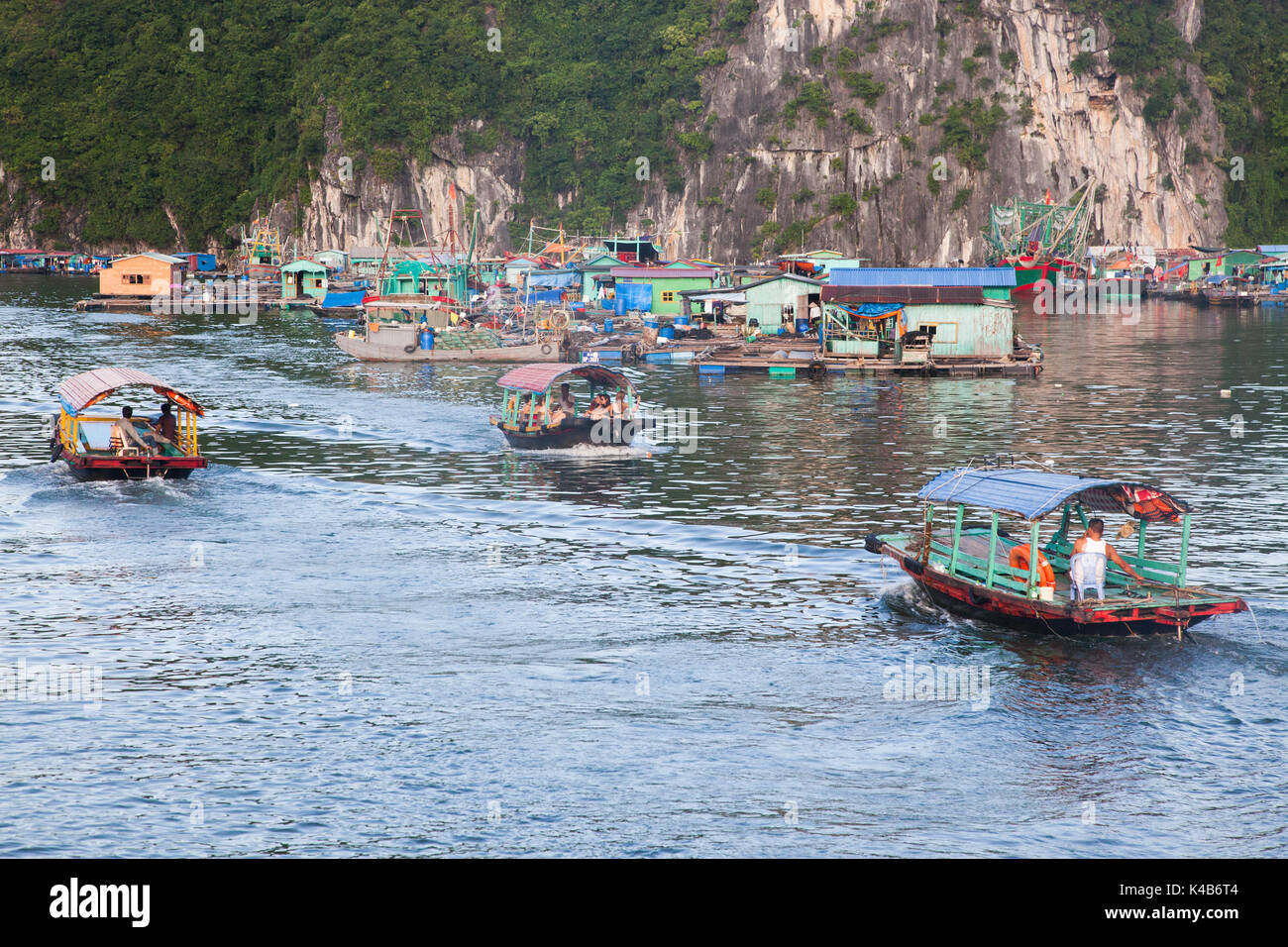 HAIPHONG, VIETNAM - AUGUST 2017: Floating village in Cat Ba islands ...