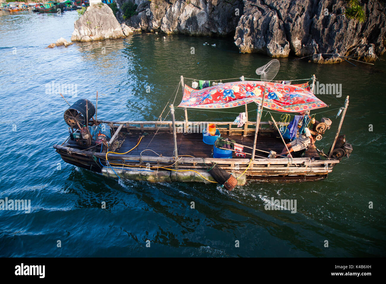 HAIPHONG, VIETNAM - AUGUST 2017: Floating village in Cat Ba islands ...