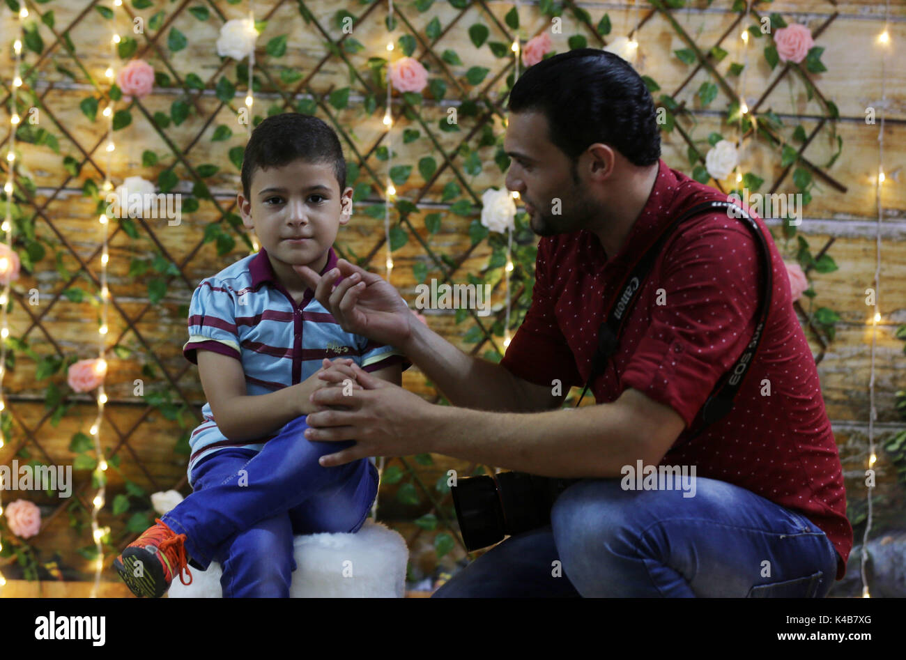 Gaza City, Gaza Strip, Palestinian Territory. 5th Sep, 2017. A Palestinian photographer, Ibrahim ...