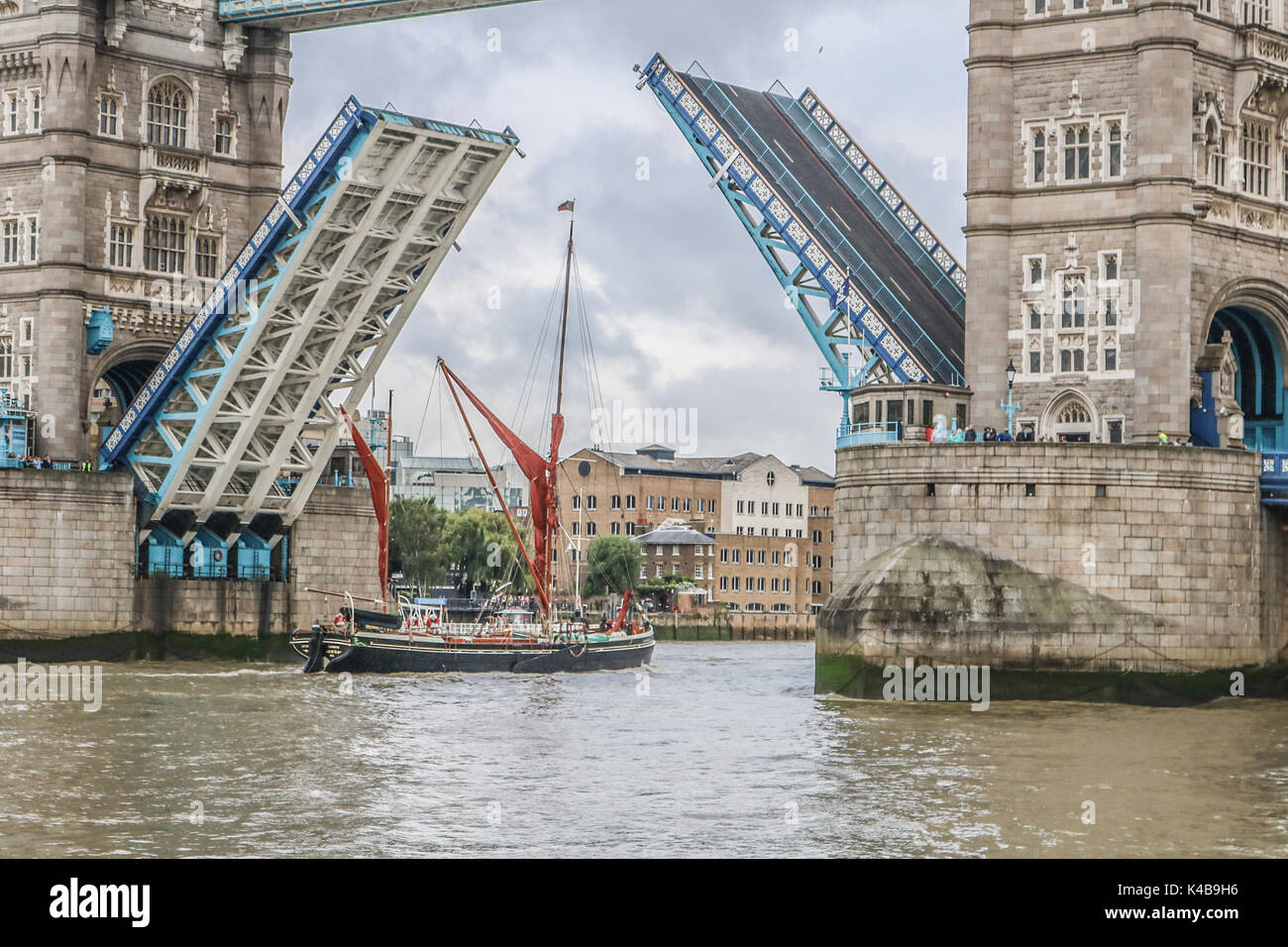 Lifts london hi-res stock photography and images - Alamy