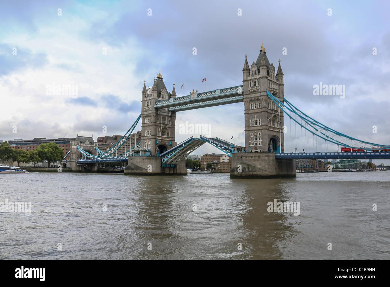 Air lifts hi-res stock photography and images - Alamy