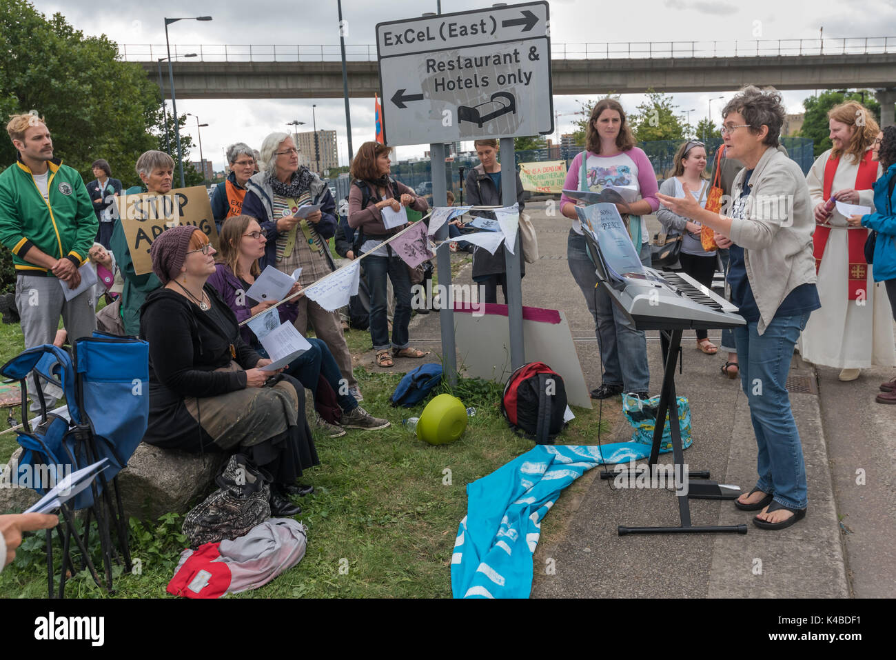 London, UK. 5th Sep, 2017. The Anglican Pacifist Fellowship sings peace ...
