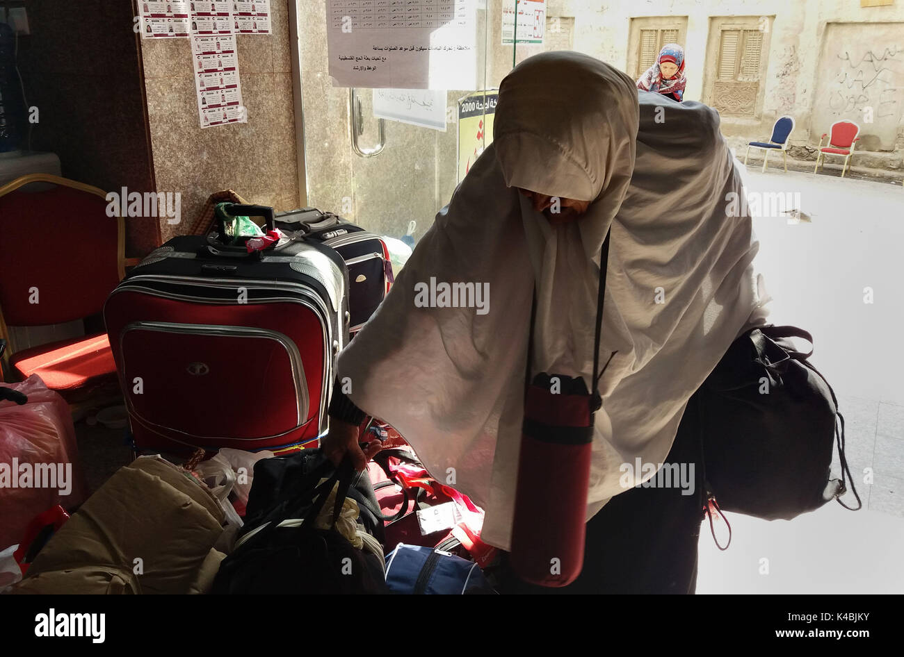 Mecca, Mecca, Saudi Arabia. 6th Sep, 2017. Muslim pilgrims load their ...