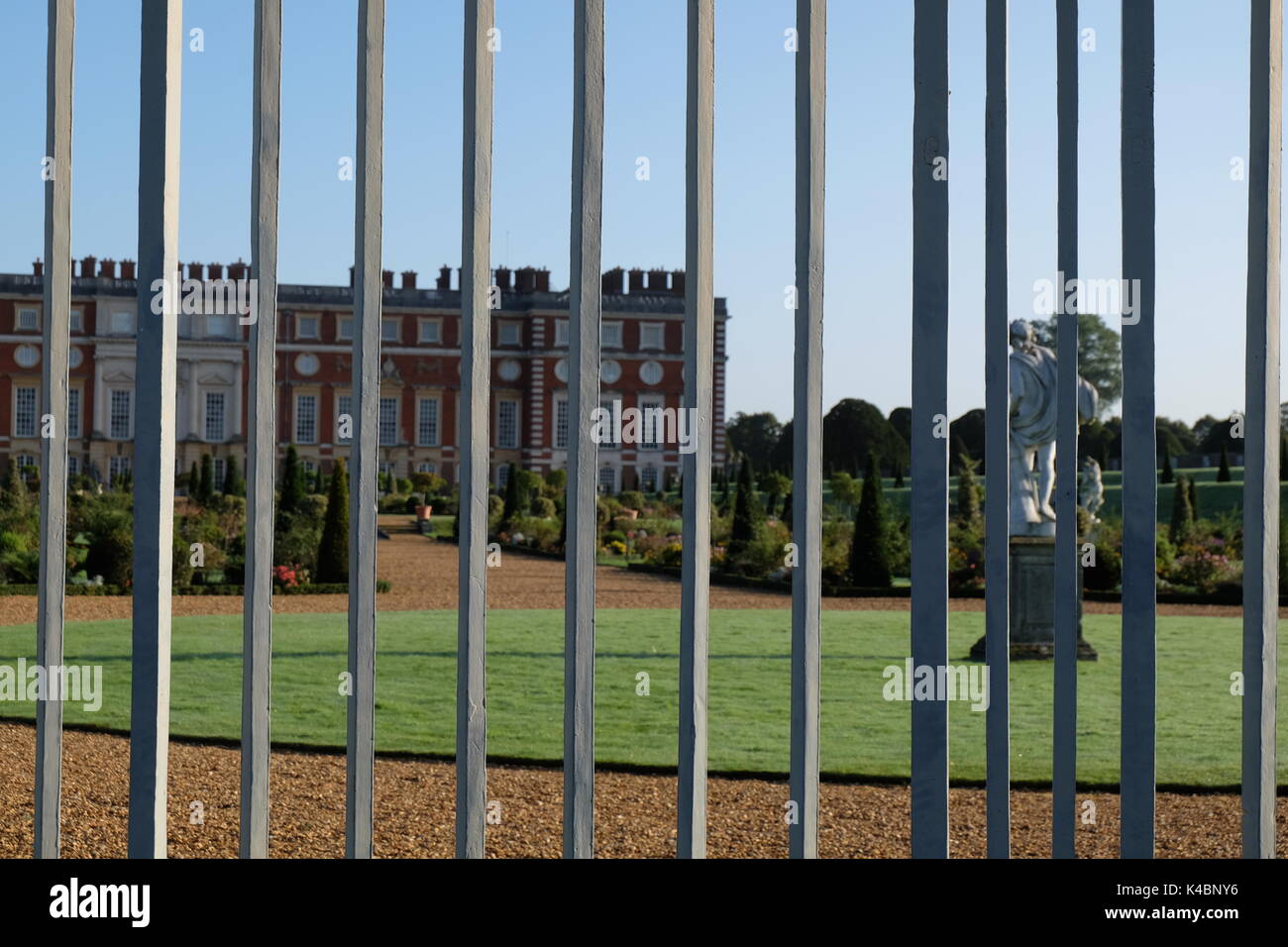 fence and gates at hampton court palace Stock Photo - Alamy