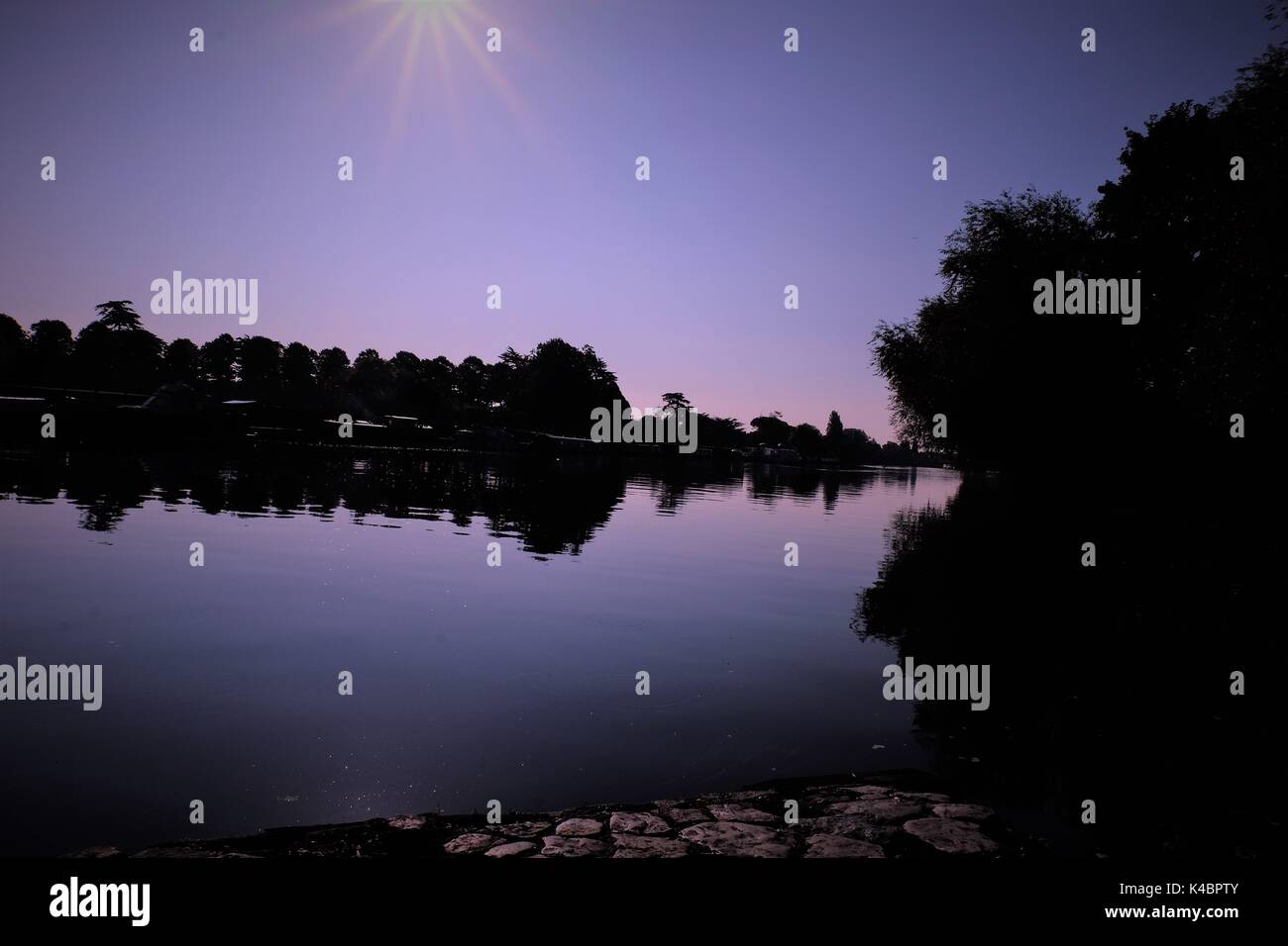 early morning river thames Stock Photo - Alamy