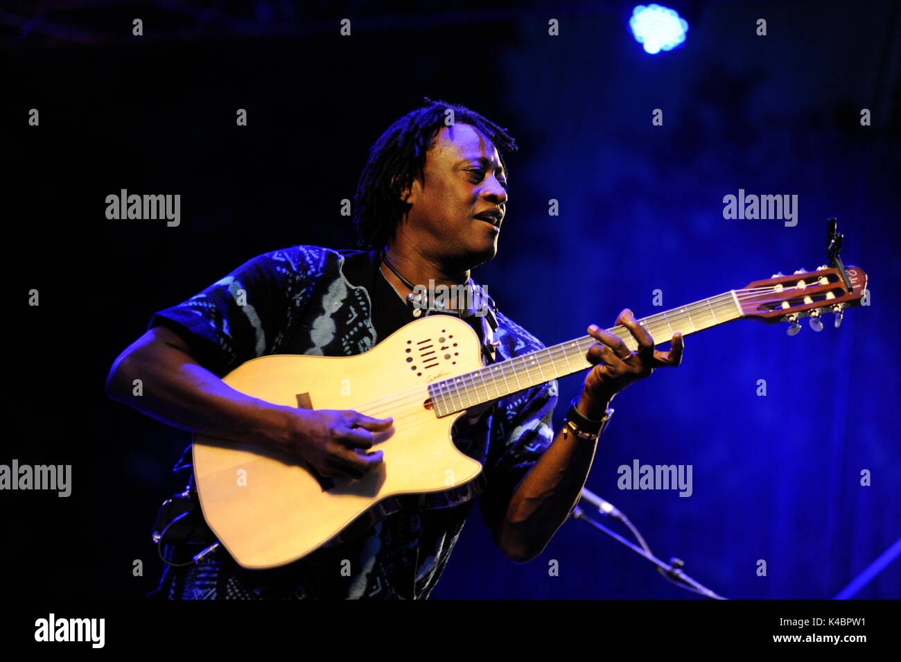 Habib Koite In Concert Stock Photo - Alamy