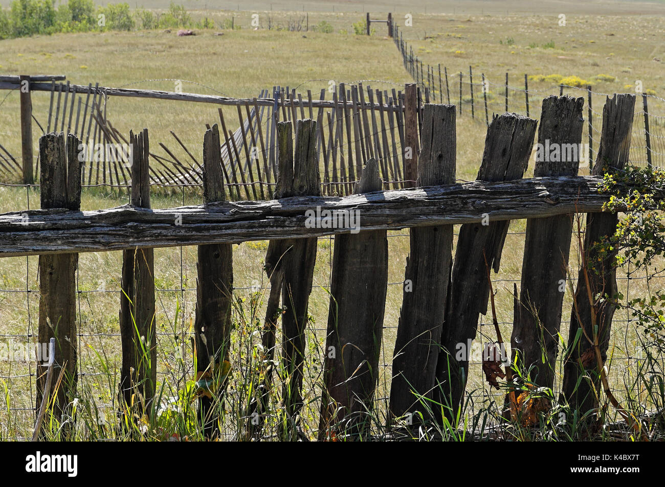 Long old fence hi-res stock photography and images - Alamy
