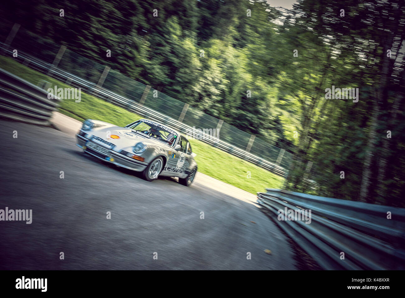 Classic Porsche 911 2.7 RS - Classic Car Racing Stock Photo - Alamy