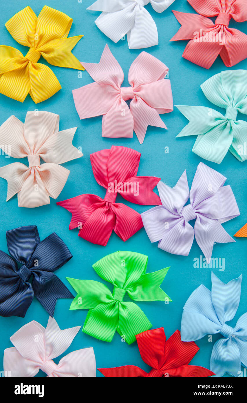Purple bows hi-res stock photography and images - Alamy