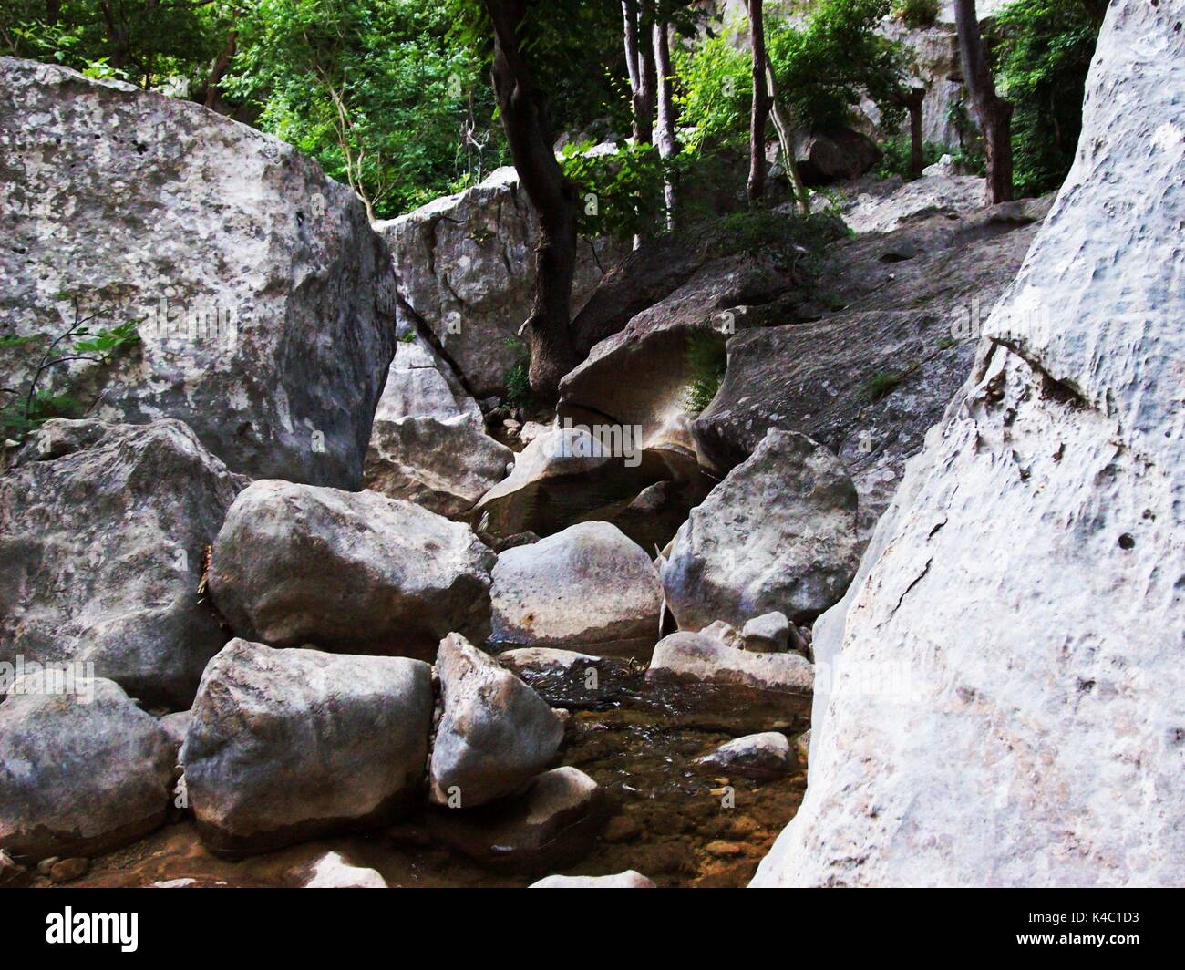 Sunshine between rocks hi-res stock photography and images - Alamy