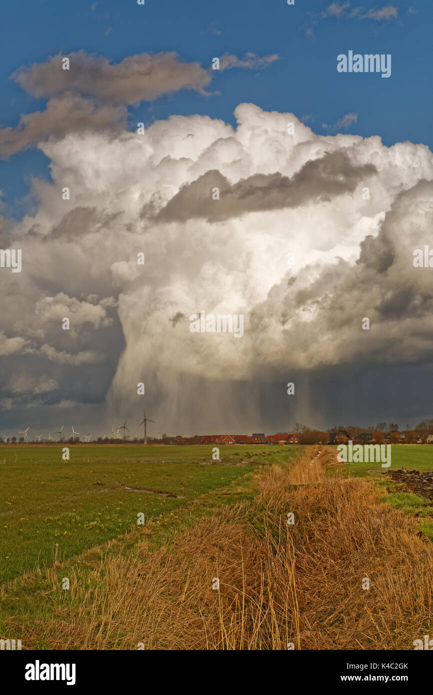 Heavy rain across country hi-res stock photography and images - Alamy