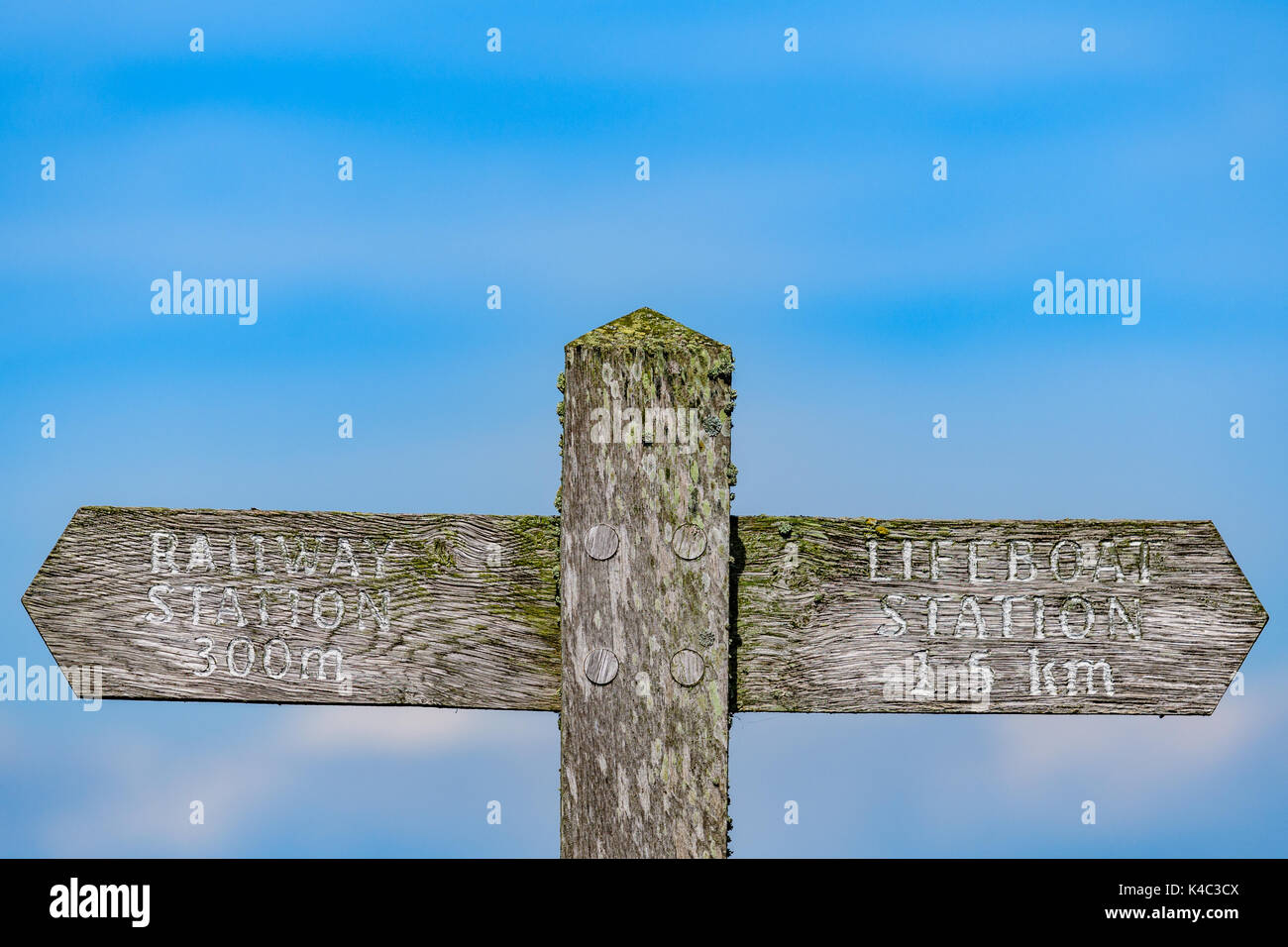 Falling down shed hi-res stock photography and images - Alamy