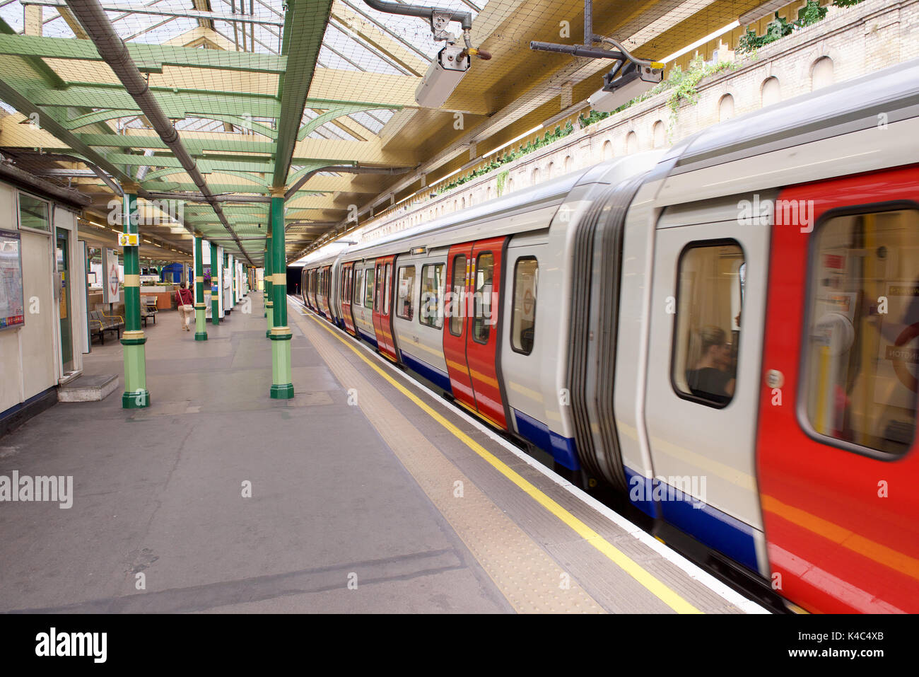 South kensington underground station train tube hi-res stock ...