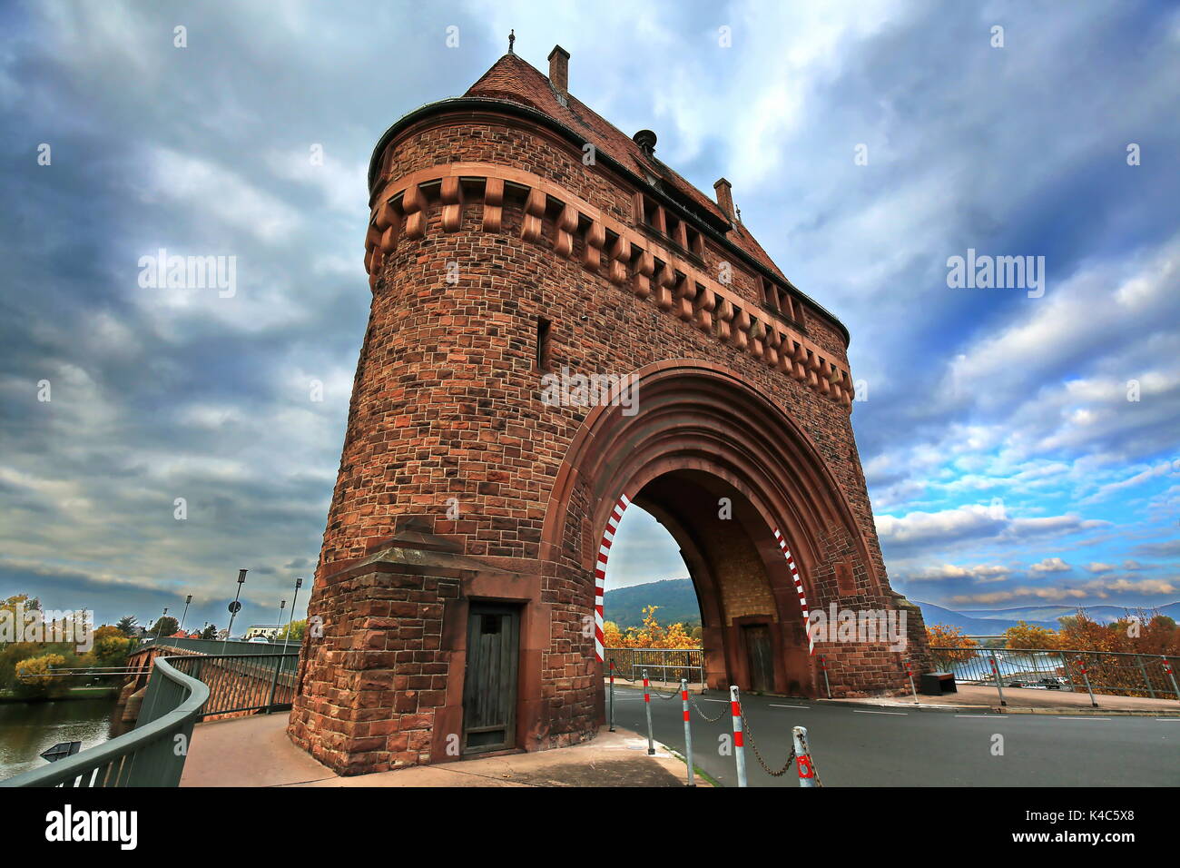 Bridge gate hi-res stock photography and images - Alamy