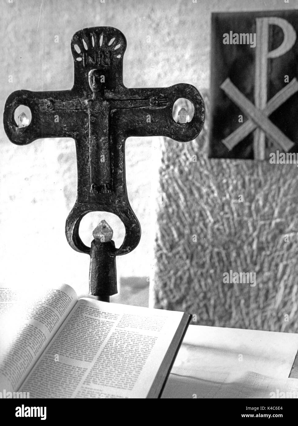 Cross on altar in hi-res stock photography and images - Alamy