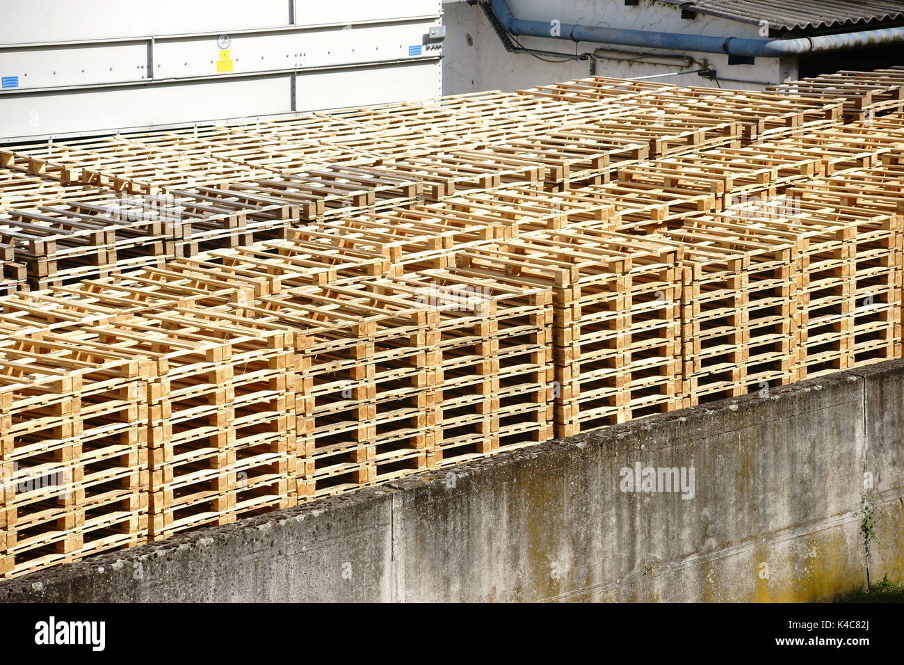 Stacked pallets hi-res stock photography and images - Alamy