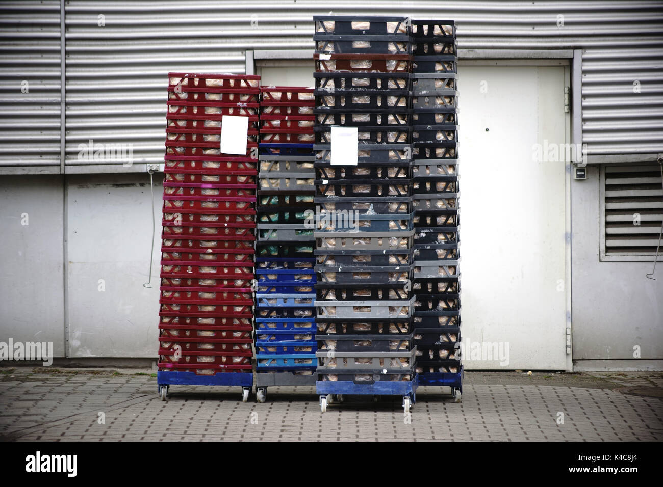 Efficient food delivery hi-res stock photography and images - Alamy