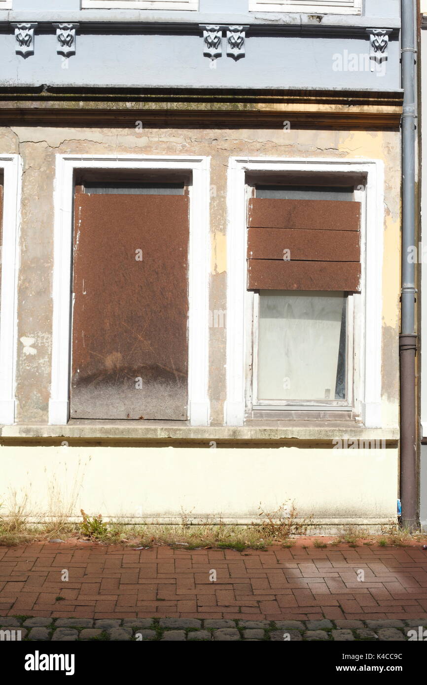 Barricaded hi-res stock photography and images - Alamy