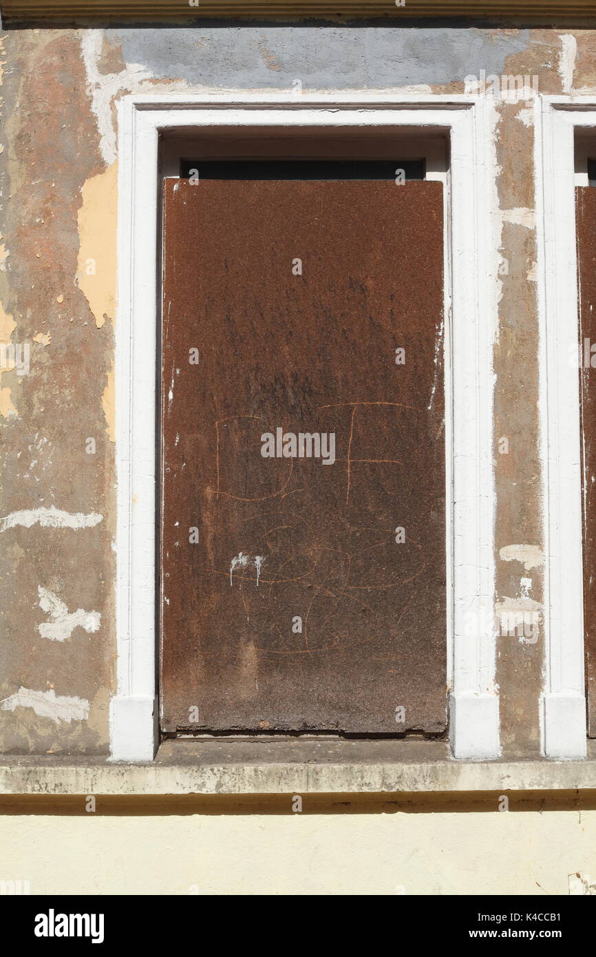 Barricaded windows hi-res stock photography and images - Alamy
